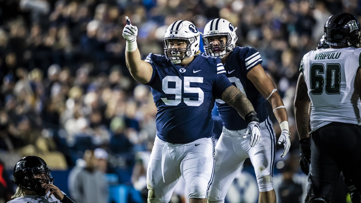 Khyiris Tonga turning heads but staying grounded after following Sitake ...